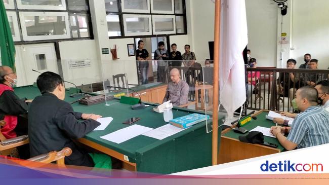Penampar Sopir Palembang Divonis Bayar Denda Rp 500 Ribu Penampar Sopir Palembang Divonis Bayar Denda Rp 500 Ribu
