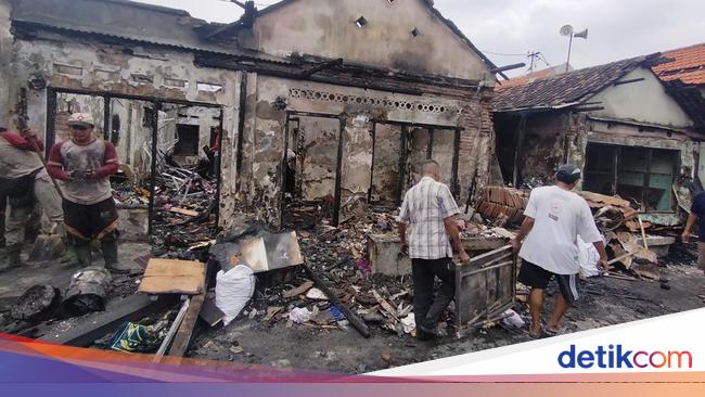 10 Unit Rumah di Jalan Kedondong Surabaya Hangus Terbakar