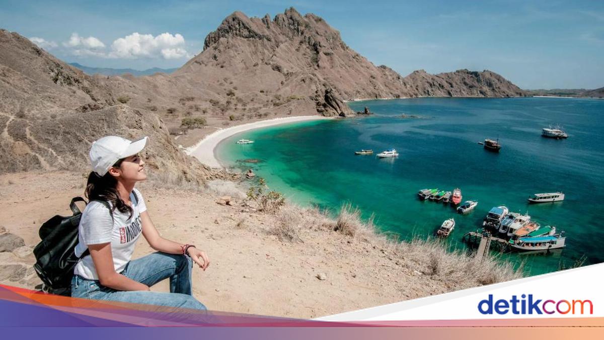 Lewati 817 Anak Tangga Nikmati Keindahan Pulau Padar