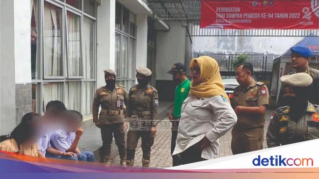 Satpol PP Bandung Ciduk Pelajar Mabuk di Taman Maluku