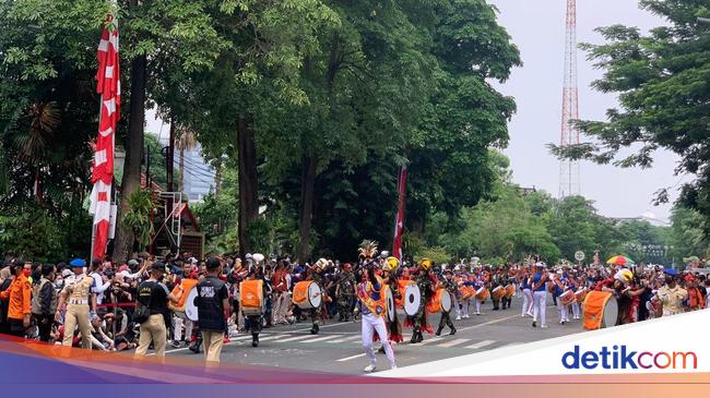 Kerinduan Warga Surabaya Terobati dengan Kemeriahan Parade Soerabaja ...