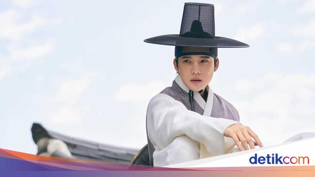 7 Fakta Moon Sang Min, Pangeran Ganteng di Drakor Under The Queen's ...