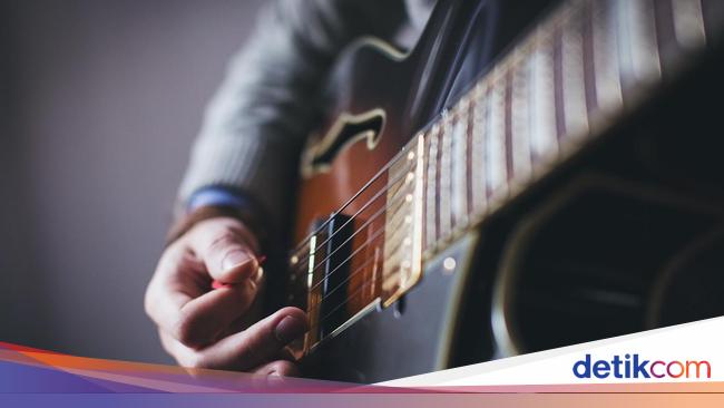 Lirik dan Chord Lagu 'Pamer Bojo' Didi Kempot Sosok di Google Doodle ...