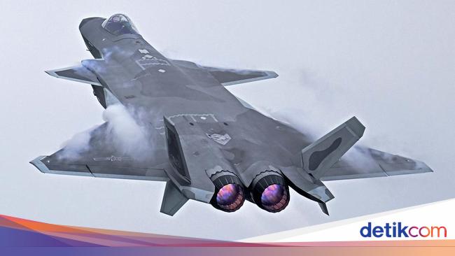 Ngeri! 2 Jet Tempur India Tabrakan di Udara saat Latihan Ngeri! 2 Jet Tempur India Tabrakan di Udara saat Latihan