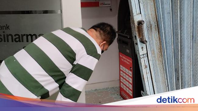 Maling Bobol Bank di Duren Sawit, Rolling Door Dirusak-CCTV Raib!