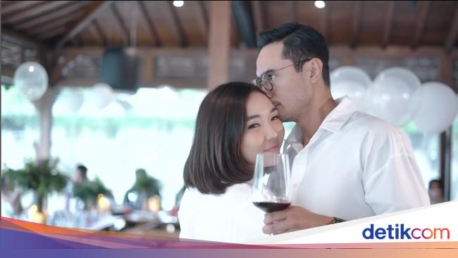 8 Momen Gisel Beri Kejutan Ultah Rino Soedarjo, Go Public Pamer Kemesraan