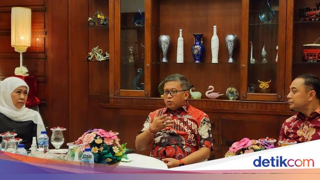 Hasto Ketemu Khofifah Setelah Habis-habisan Sindir Emil, Apa Tujuannya? Hasto Ketemu Khofifah Setelah Habis-habisan Sindir Emil, Apa Tujuannya?