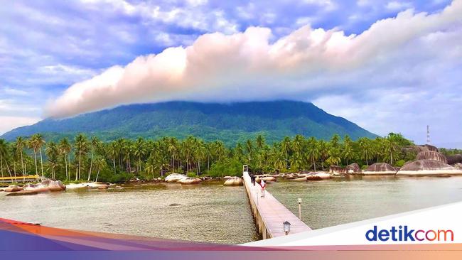 Potret Lukisan Alam Nan Indah Gunung Ranai dari Natuna
