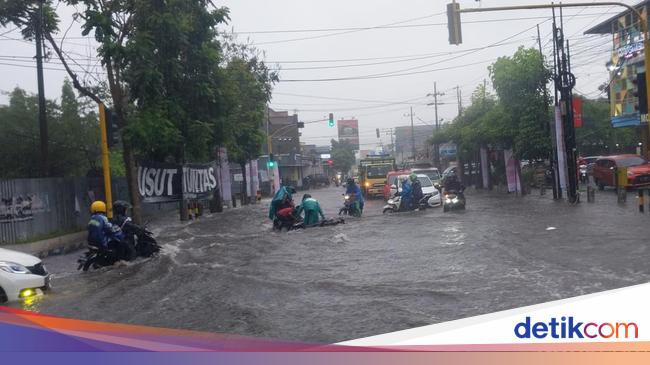 Hujan Deras Guyur Kota Malang, 14 Titik Terendam Banjir