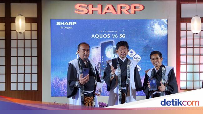 Sharp Bakal Bawa Ponsel Lipat Murah ke Indonesia