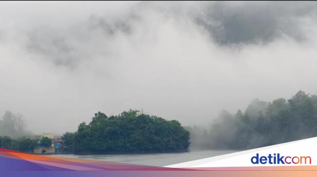 Telaga Sarangan Hujan Ringan, Cek Cuaca Wisata Jatim 29 Desember 2024