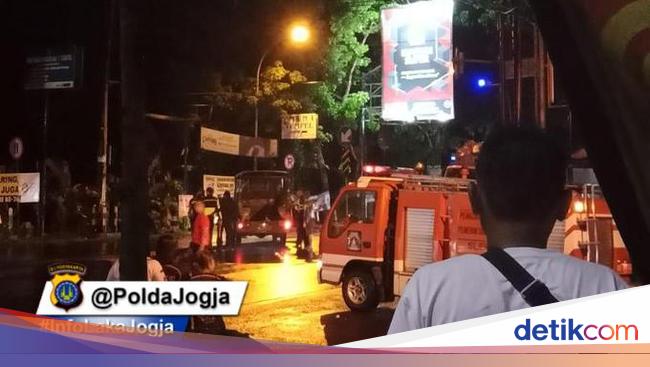 Mobil Vs Motor di Jalan Magelang Sleman, Korban Dilarikan ke RS Mobil Vs Motor di Jalan Magelang Sleman, Korban Dilarikan ke RS