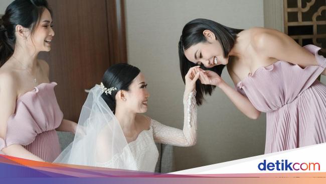 7 Foto Gisella Anastasia Jadi Sorotan saat Jadi Bridesmaid