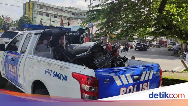 Truk Tabrak Sejumlah Motor Di Banyumanik Semarang Polisi 1 Orang Tewas