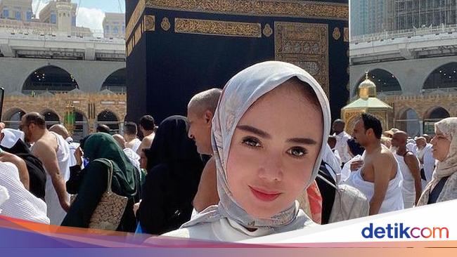 10 Momen Yuni Shara Umrah: Tetap Tenang Walau Pergi Sendiri