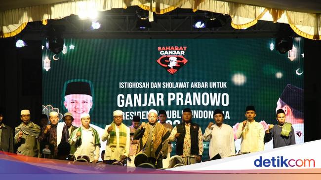 Gelar Selawat Akbar, Tokoh Agama-Warga di NTB Dukung Ganjar Nyapres