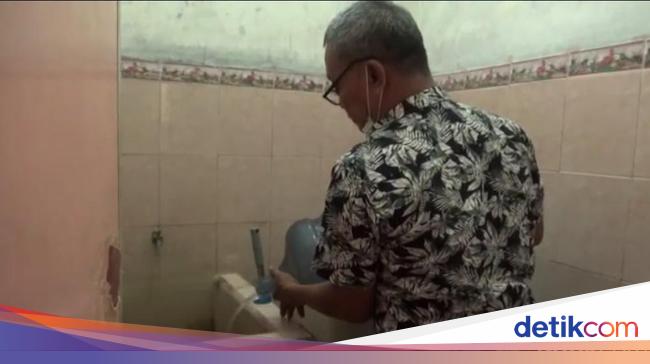 PDAM Bojonegoro Sudah Sebulan Mati, Warga Bikin Sumur Bor-Beli Galon