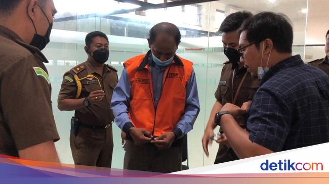 Kejati Bali Jebloskan Tersangka Korupsi LPD Sangeh ke Lapas Kerobokan Kejati Bali Jebloskan Tersangka Korupsi LPD Sangeh ke Lapas Kerobokan