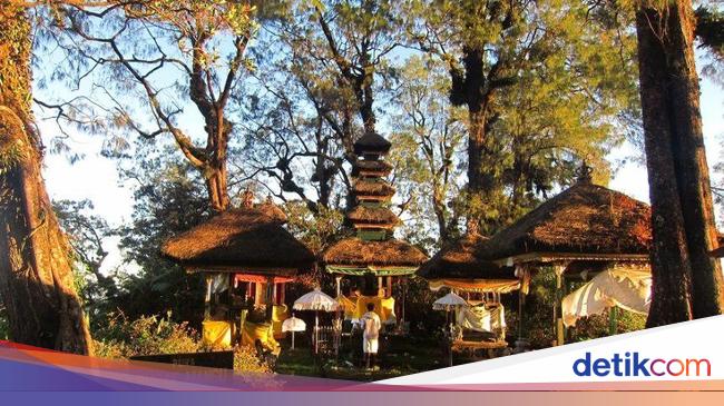 Keindahan Pucak Mangu, Pura Kahyangan di Puncak Gunung Batu
