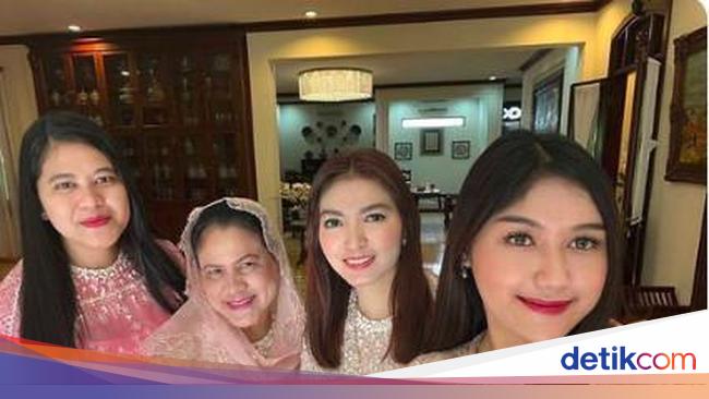 Erina Gudono Pamer Foto Bareng Iriana hingga Kahiyang Erina Gudono Pamer Foto Bareng Iriana hingga Kahiyang