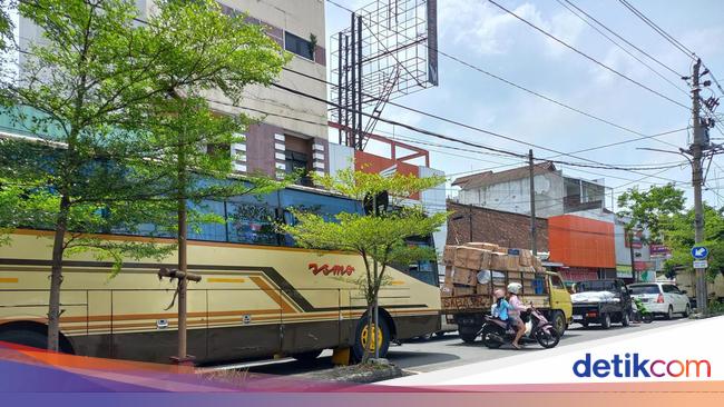 Jalan Slamet Riyadi Solo Contraflow Imbas Kepadatan Haul Habib Ali