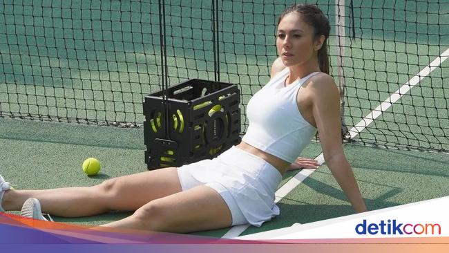 7 Foto Awet Muda Wulan Guritno, Bodi Bak ABG di Usia 40-an