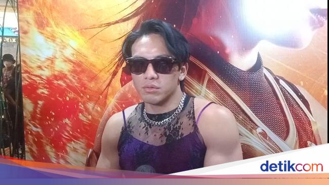 Nyentrik! Jefri Nichol Pakai Tanktop Ketat Pamer Otot
