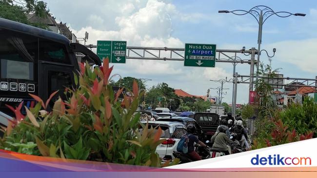 Hari Kedua KTT G20, Jalan Sunset Road Kuta Macet Parah