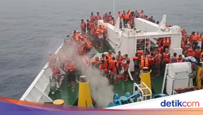 Korban KM Mutiara Timur 1 Terbakar di Perairan Bali Dievakuasi ke KRI