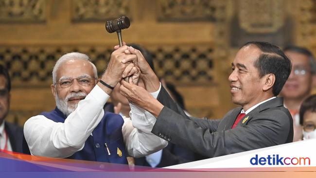 KTT G20 Bali Ditutup, Jokowi Serahkan Palu Kepemimpinan ke PM India