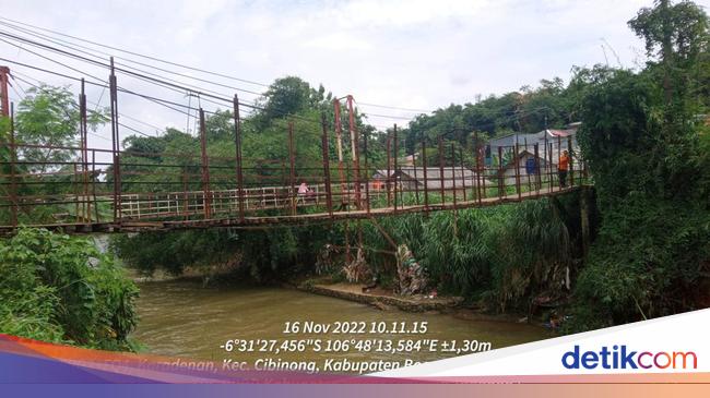 Longsor Landa Sukaraja Bogor, Jembatan Penghubung 2 Desa Ditutup