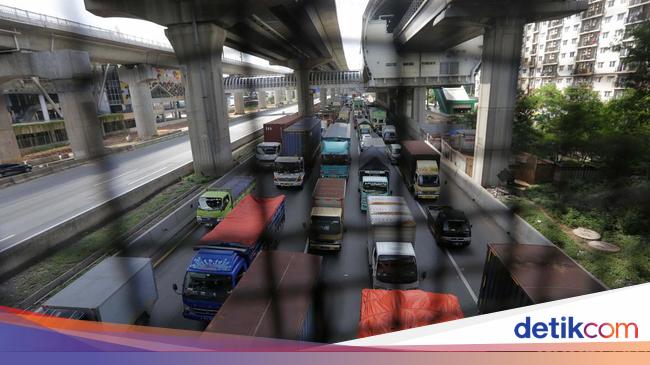 Tol Tangerang Arah Jakarta Macet, Baru Terurai di Kembangan Jakbar