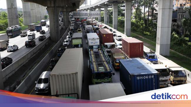 Hari Kedua Lebaran, Sejumlah Titik di Tol Cibitung Arah Cikampek Macet