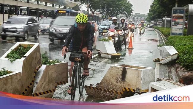 Pemobil Bikin Rusak Jalur Sepeda Sudirman Tak Ditilang, Ini Alasannya