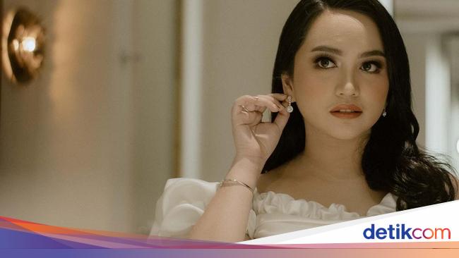 Reaksi Rachel Amanda Saat Disinggung Jadi Pengantin Baru