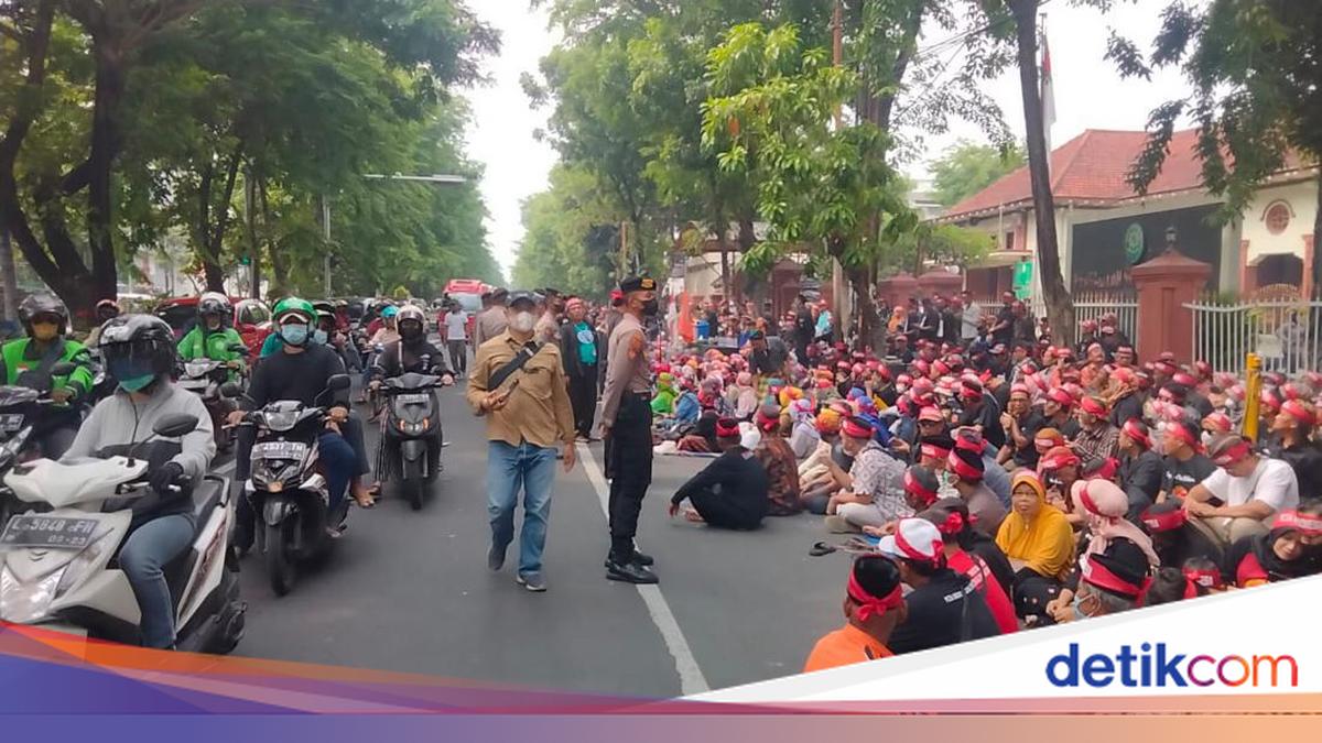 Pendukung Bechi Penuhi Jalan Jelang Vonis Kasus Pemerkosaan, Lalin Macet