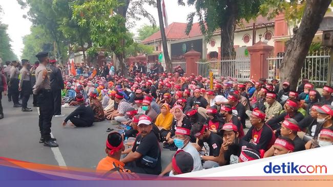 Ratusan Pendukung Anak Kiai Jombang Mas Bechi Doa Bersama Jelang Vonis