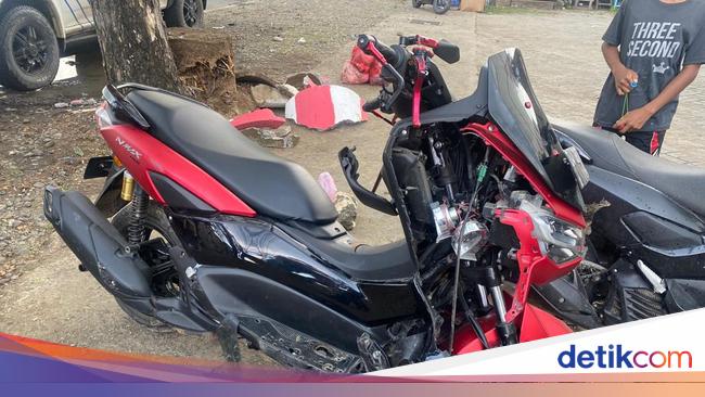 2 Motor 'Adu Banteng' di Tanete Riattang Timur Bone, 1 Orang Tewas 2 Motor 'Adu Banteng' di Tanete Riattang Timur Bone, 1 Orang Tewas