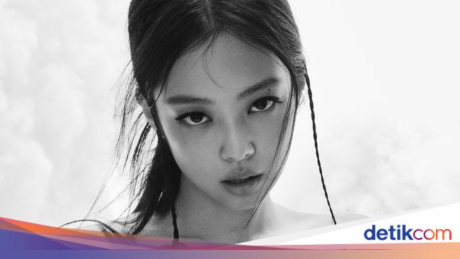 7 Gaya Seksi Jennie BLACKPINK dalam Pemotretan Elle, Pakai Swimsuit Chanel