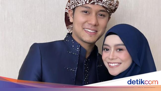 Senyum Lesti Kejora dan Rizky Billar di Pernikahan Kakak Senyum Lesti Kejora dan Rizky Billar di Pernikahan Kakak