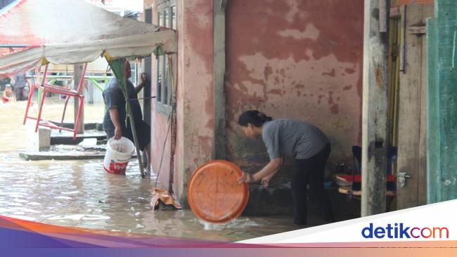 Korban Banjir di Medan Mulai Terserang Batuk dan Flu