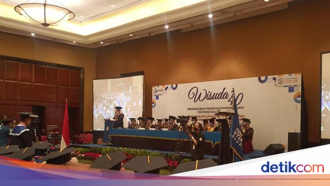 Politeknik STIA LAN Bandung Wisuda 299 Mahasiswa
