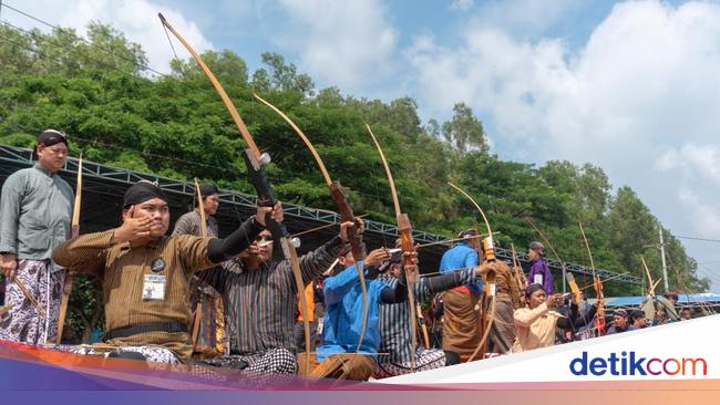 Serunya Adu Tangkas Lomba Panahan Tradisional Jemparingan di Pacitan
