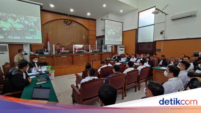 Hakim Cecar Polisi Olah TKP Rumah Sambo: Tertekan Diawasi Mata Elang Ya?