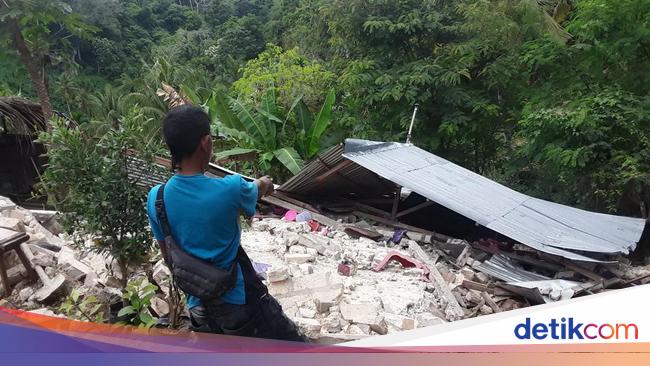 Penampakan Rumah Warga Rata dengan Tanah Dampak Gempa M 5,5 Kupang