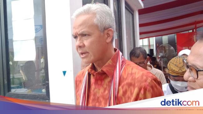 Rambut Ganjar Masih Putih Usai Posting Berambut Hitam: Foto Tahun Lalu Rambut Ganjar Masih Putih Usai Posting Berambut Hitam: Foto Tahun Lalu