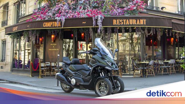 Duel Skutik 3 Roda: Kymco CV3 Tantang Piaggio MP3