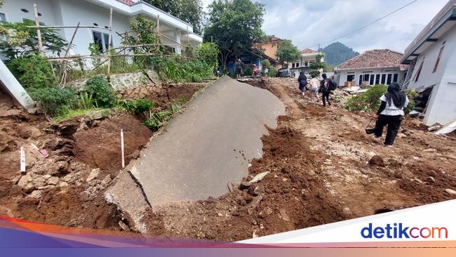 Dahsyatnya Gempa Cianjur, Jalan Penghubung 2 Kampung Sampai Terangkat