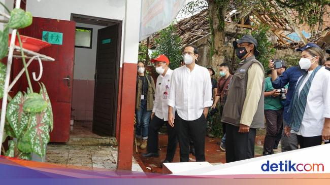 Mendikbudristek Nadiem Kunjungi Sekolah Terdampak Gempa Cianjur Mendikbudristek Nadiem Kunjungi Sekolah Terdampak Gempa Cianjur
