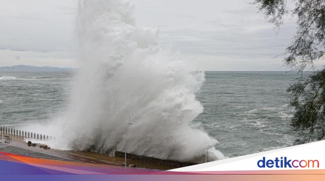 Bmkg Ingatkan Potensi Gelombang Tinggi Di Perairan Selatan Jabar